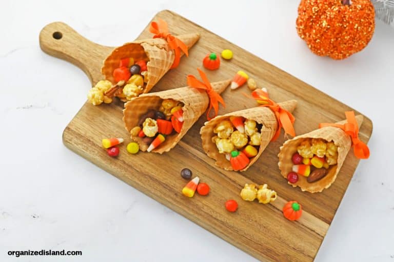 Candy Cornucopias Easy Thanksgiving Dessert - Organized Island