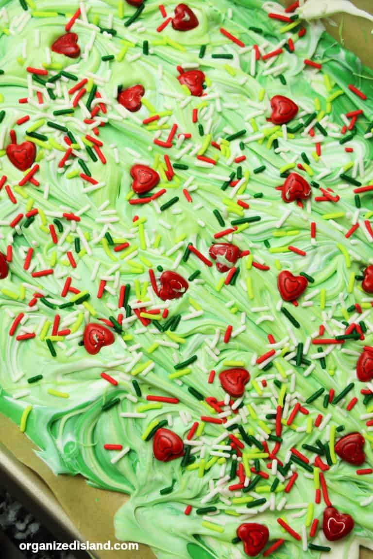 Easy Grinch Bark Candy Christmas Recipe - Organized Island