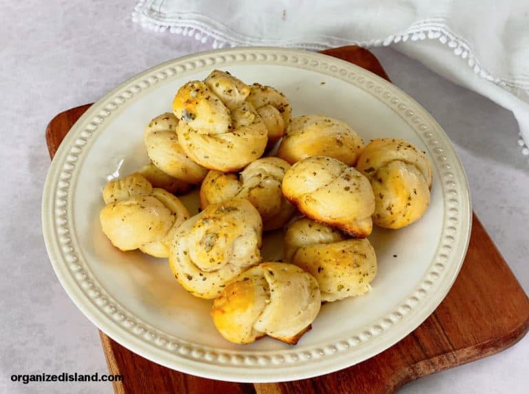 Easy Buttery Biscuit Garlic Knots Recipe - Organized Island