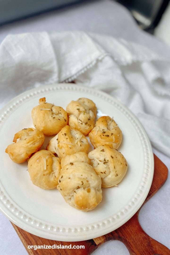 Easy Buttery Biscuit Garlic Knots Recipe - Organized Island