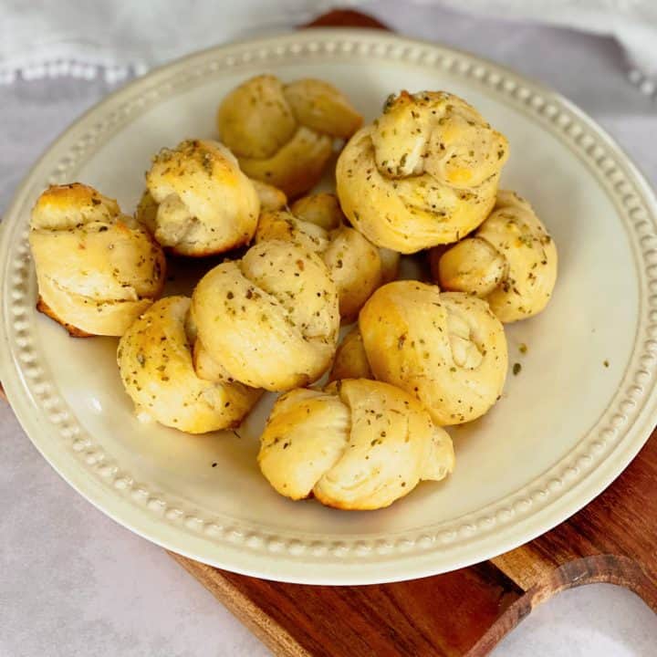 Easy Buttery Biscuit Garlic Knots Recipe - Organized Island