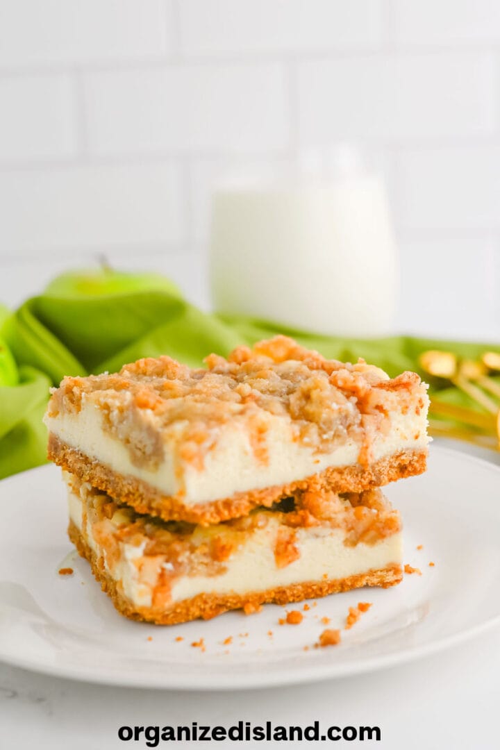Apple Cheesecake Bars - Organized Island