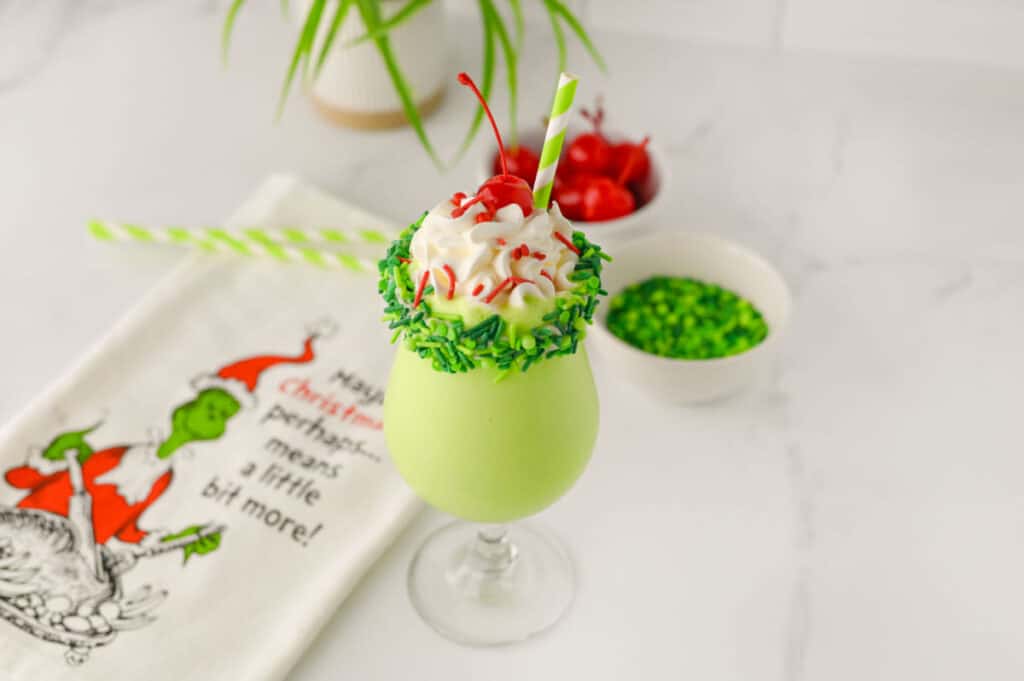 Grinch Milkshakes Festive Drink Recipe - Organized Island