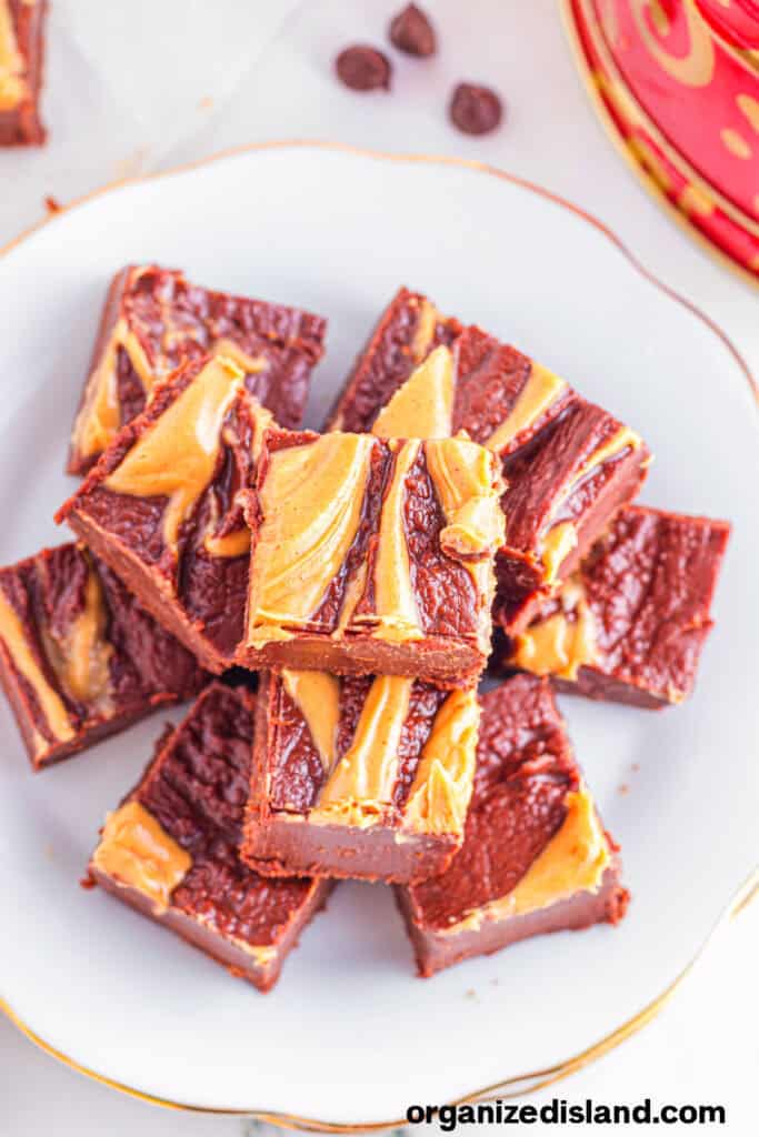 Easy Chocolate Peanut Butter Fudge Recipe - Organized Island