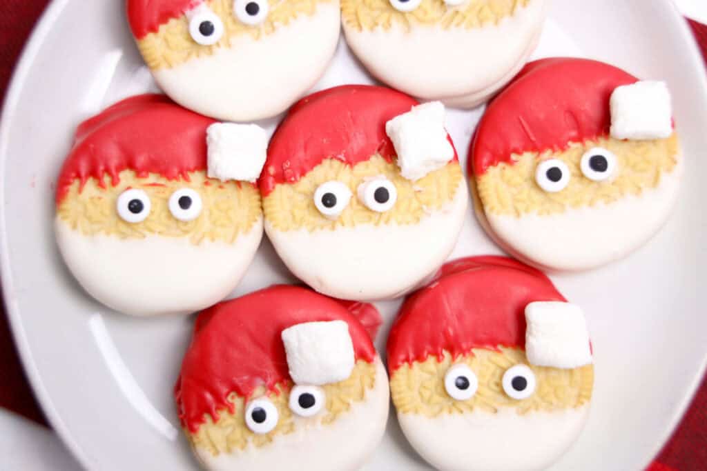 Easy No Bake Santa Oreos Holiday Cookies - Organized Island