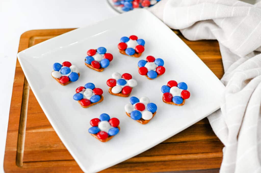 Red White and Blue Flower Pretzel Bites - Organized Island